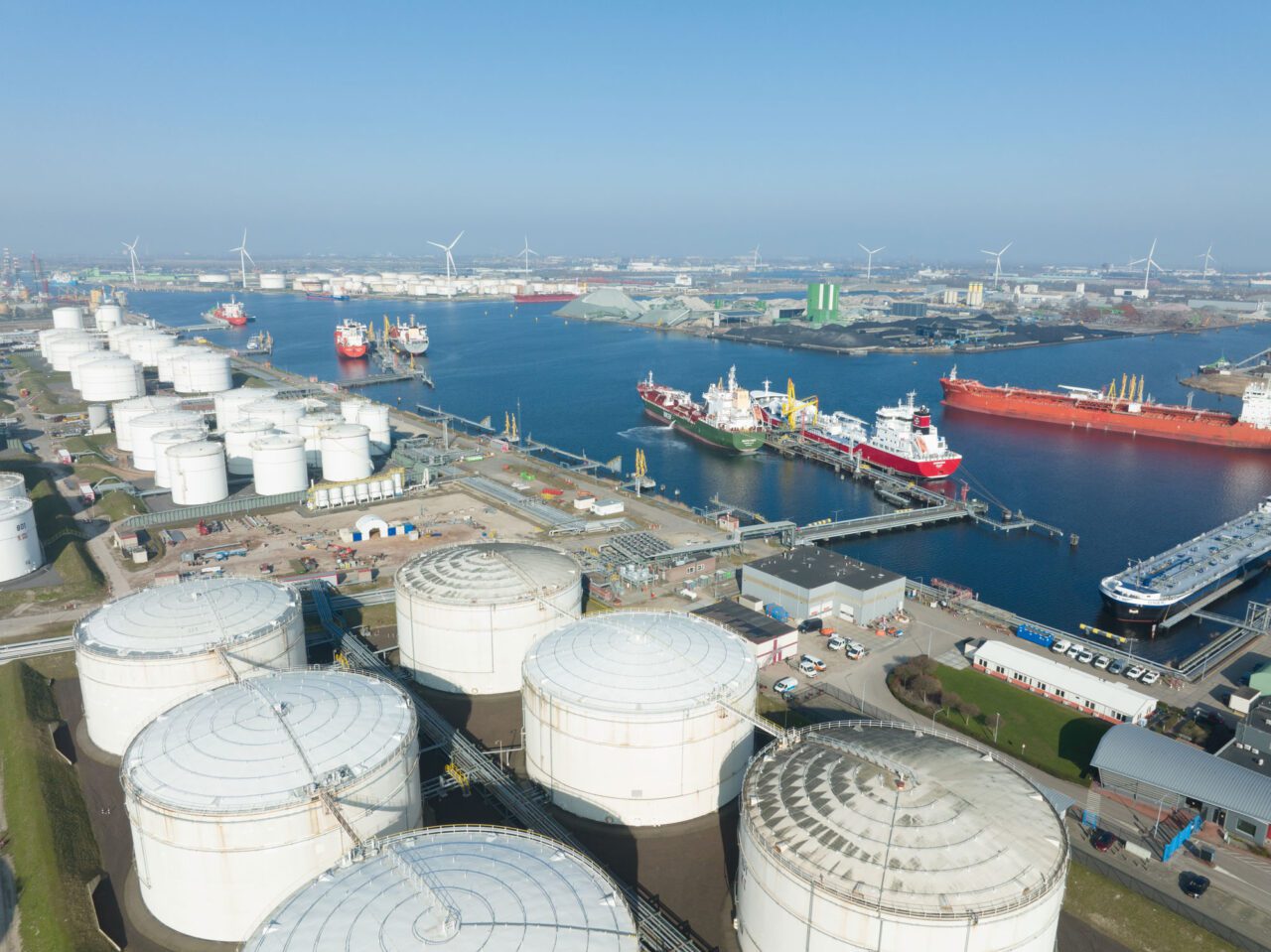 Acquisition of three major seaborne oil terminals in Europe - Energex